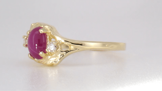 1970s Linde Star Ruby & Diamonds Twist Vintage Ring in Yellow Gold ...
