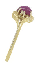 1970s Linde Star Ruby & Diamonds Twist Vintage Ring in Yellow Gold ...